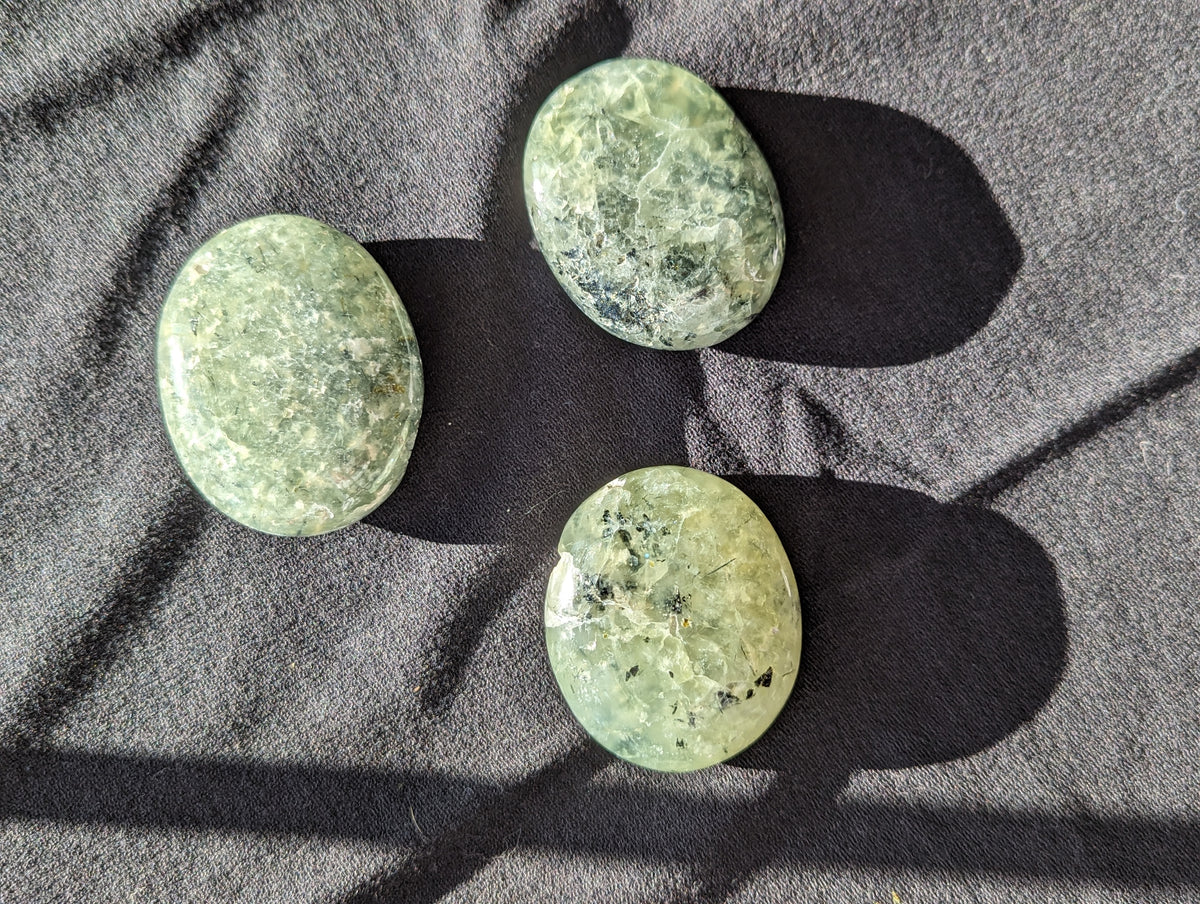 Green Prehnite Puffy Palm Healing Stone Soothe the Heart Chakra – Earth ...